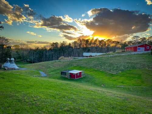 Live Like A Pioneer With Covered Wagon Camping In Tennessee