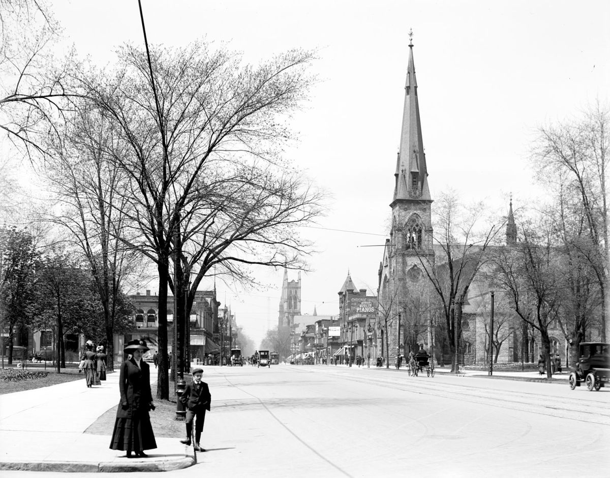 Here Are 10 Fascinating Then And Now Photos Of Detroit