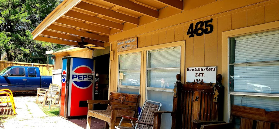 Boot's Burger In Texas Is An Old Fashioned Walk-Up Burger Joint