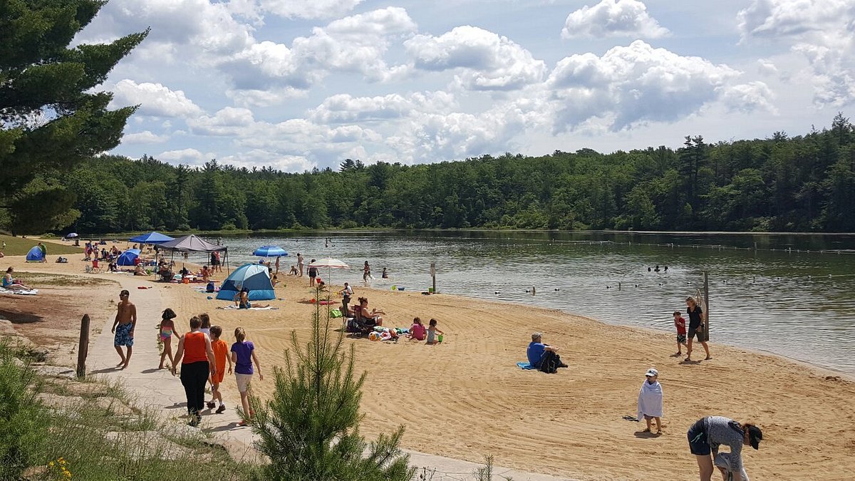 You’ll Want To Spend All Day At Sand Spring Lake In Pennsylvania