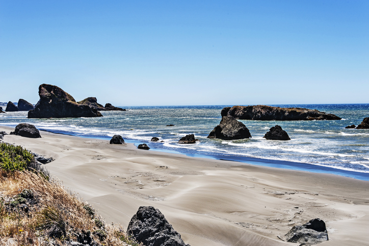 This Hidden Gem Beach In Oregon Has The Best Tide Pools In The PNW