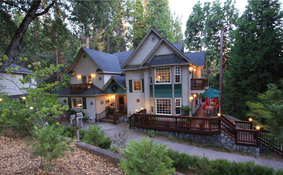 Spend The Night At This Countryside Getaway In Northern California