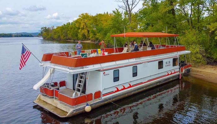 This Iowa Boat Rental Is Your Ticket To The Perfect River Party