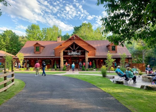 Bama Bucks: A Unique Alabama Restaurant With Wildlife