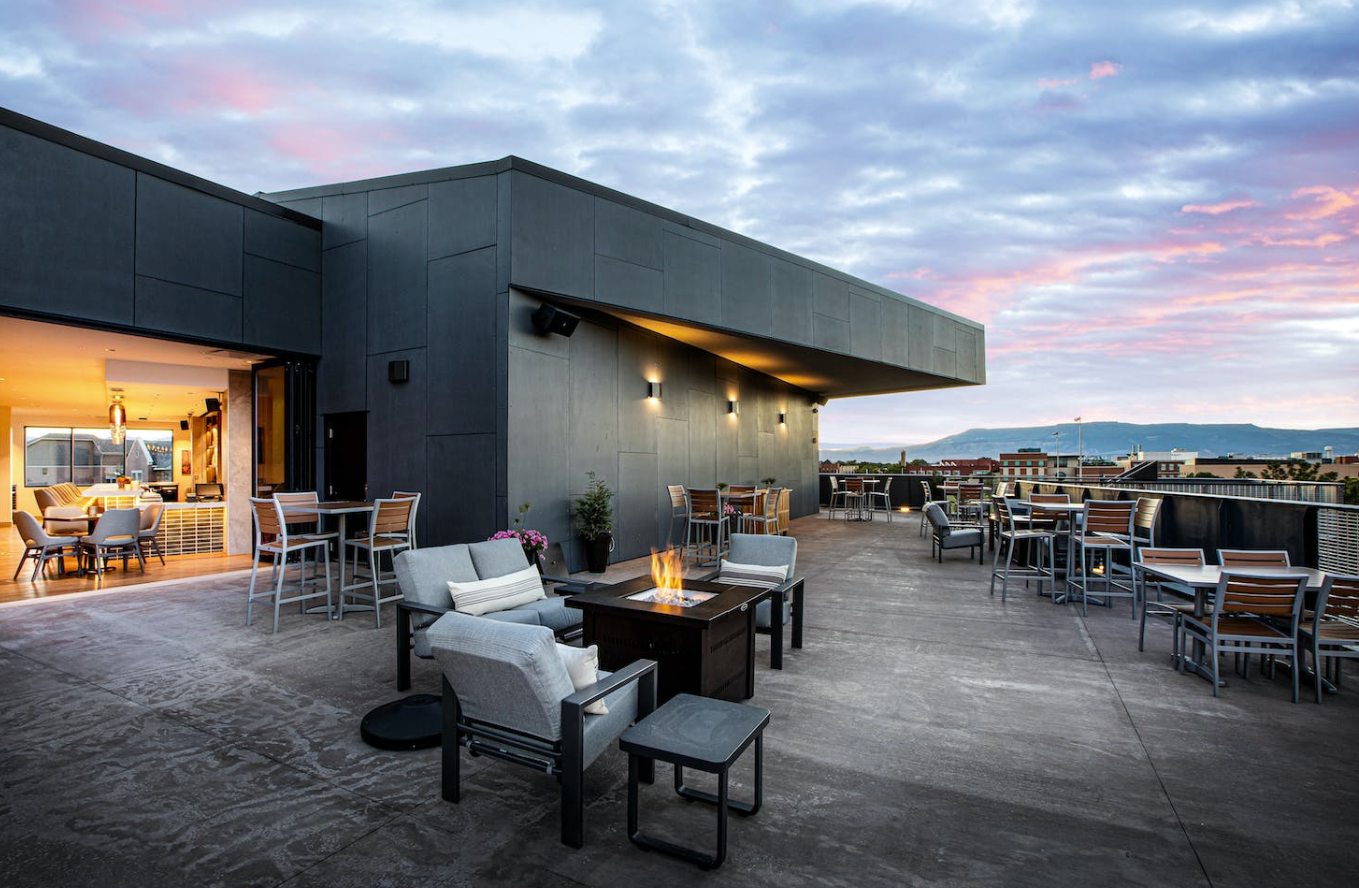 You Can Dine Under The Stars At This Pristine Rooftop Restaurant In ...