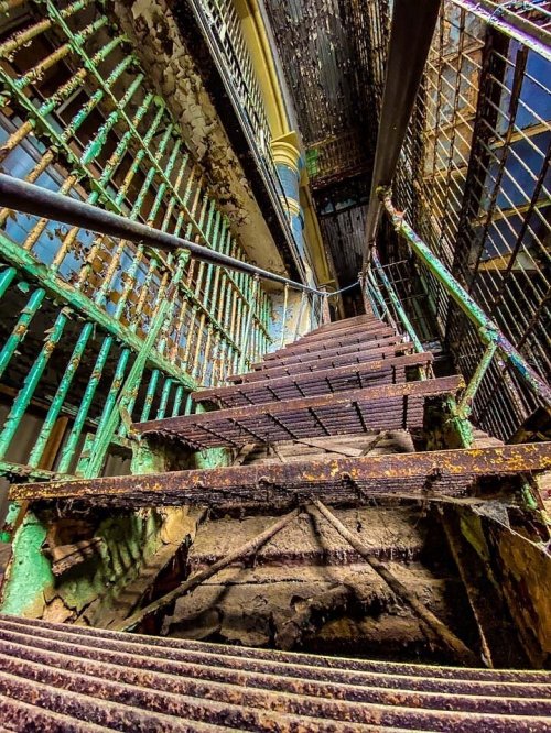Visit The 11 Most Haunted Places In Ohio That Are Super Creepy