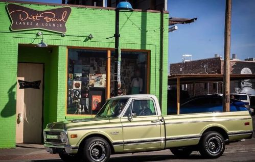 Dust Bowl Lanes Is A Retro Bowling Alley In Oklahoma