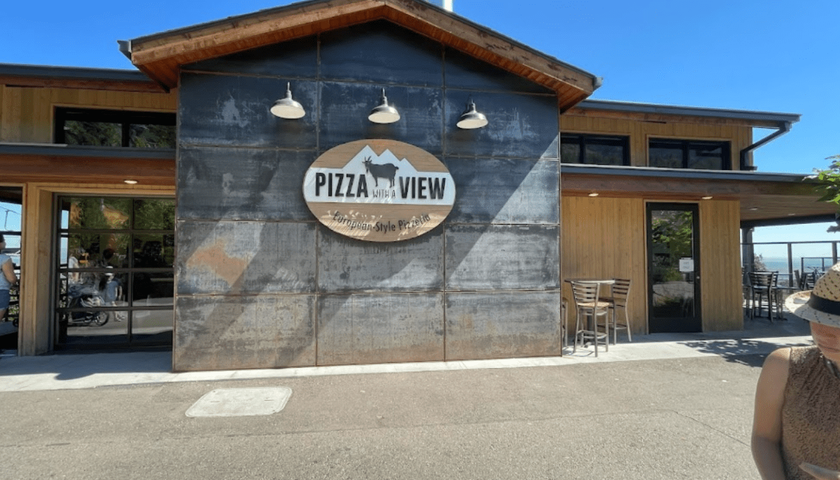 This Acclaimed Zoo In Colorado Is Also A Fun Restaurant