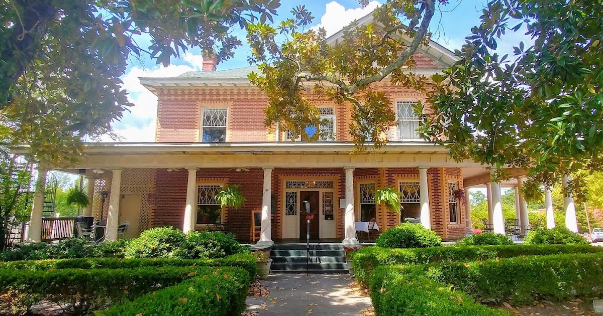 This Upscale Restaurant In A Former South Carolina Stately Family Home ...