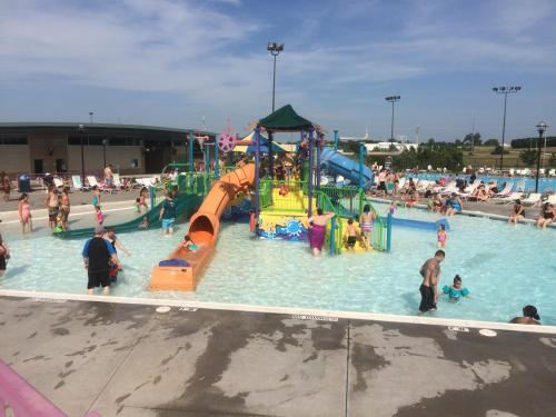Springs Aquatic Center Is An Epic Community Waterpark In Missouri