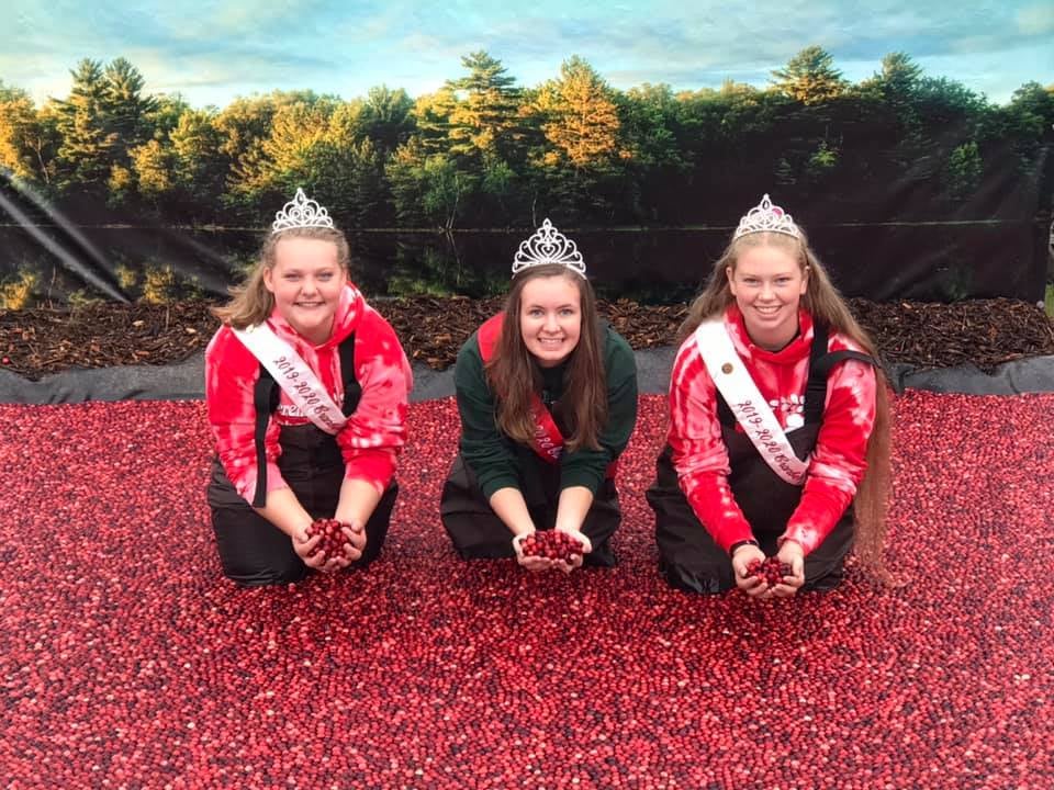 More Than 140,000 People Attend The Yearly Warrens Cranberry Festival ...