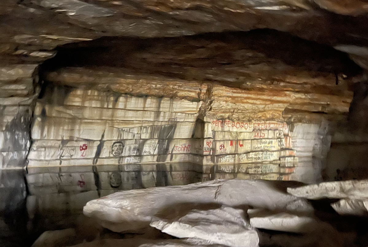 Hike This Incredible Vermont Trail And Explore A Cave