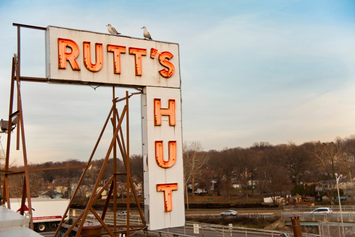 Rutt's Hut Is A Nostalgic Hot Dog Restaurant In New Jersey