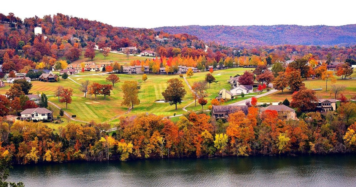 Holiday Island Is A Tiny Beach Town In Arkansas You’ve Never Heard Of ...