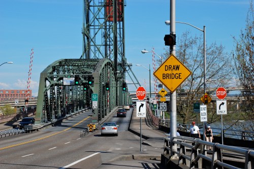 Hawthorne Bridge In Oregon: Oldest U.S. Vertical Lift Bridge In Operation