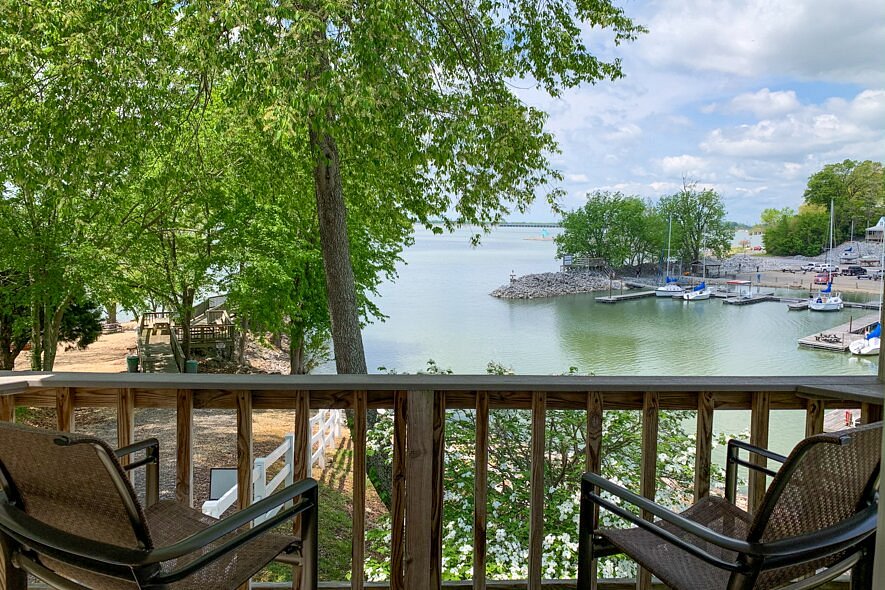 Lighthouse Landing Is A Relaxing Waterfront Getaway In Kentucky