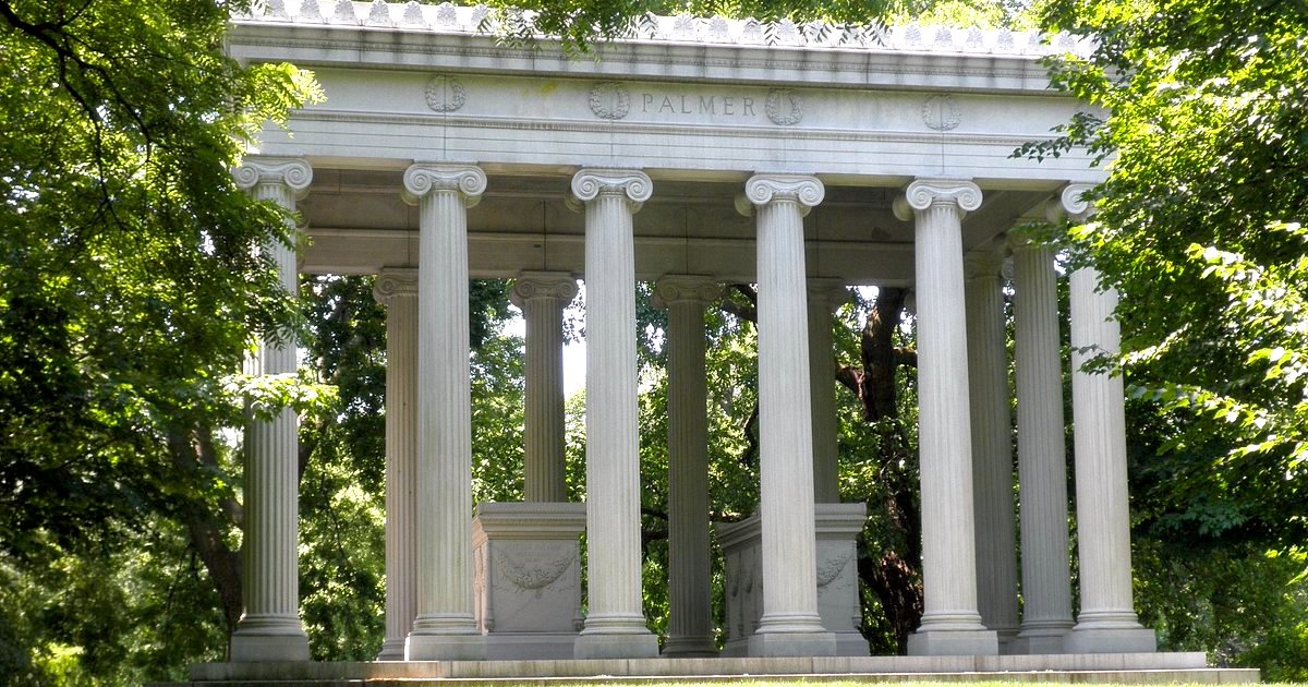 Haunted Cemeteries In Illinois: Graceland Cemetery In Chicago