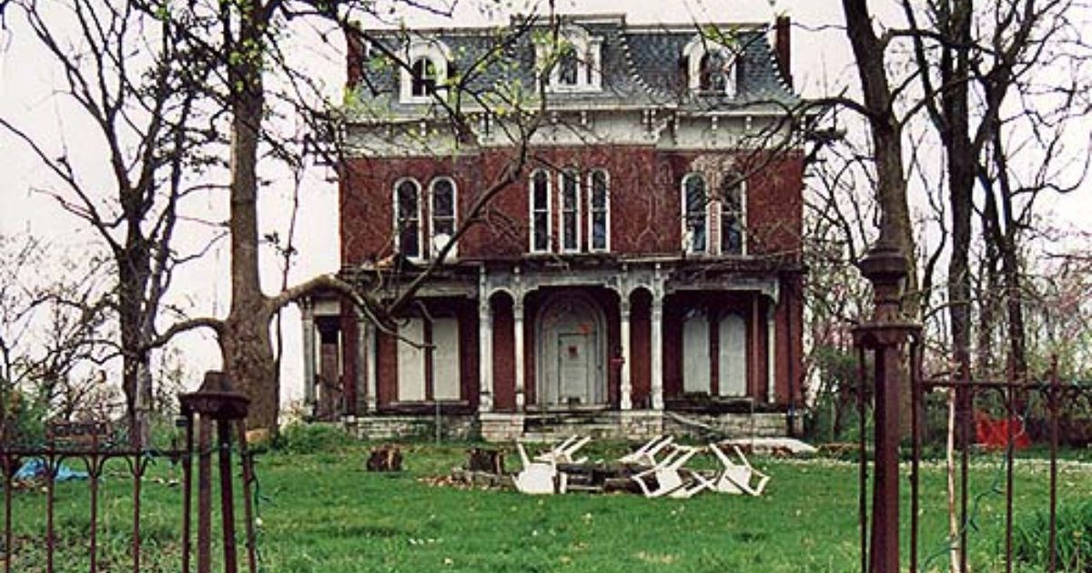 The Story of McPike Mansion: A Haunted House in Illinois
