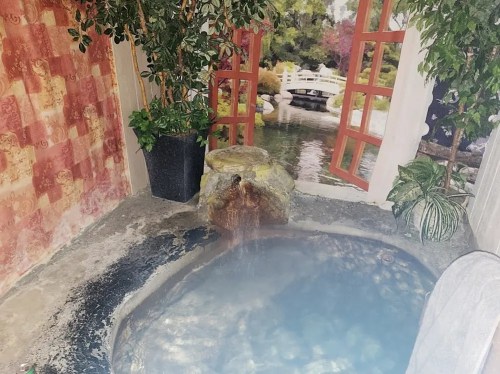 6 Surprising Hot Springs In Arizona To Visit This Fall