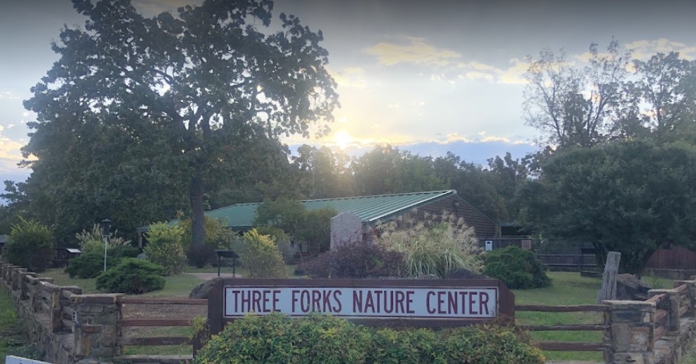 The One-Of-A-Kind Nature Center In Oklahoma That’s Like A Mini Zoo