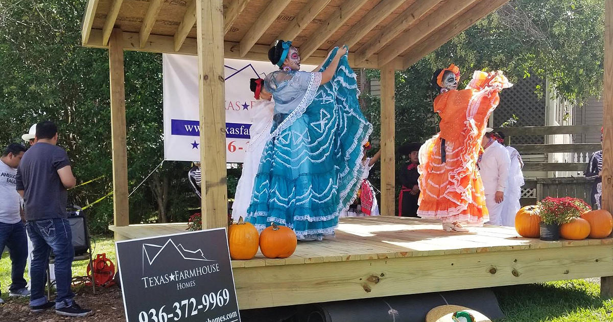 Best Fall Festivals In Texas: Chappell Hill Scarecrow Festival
