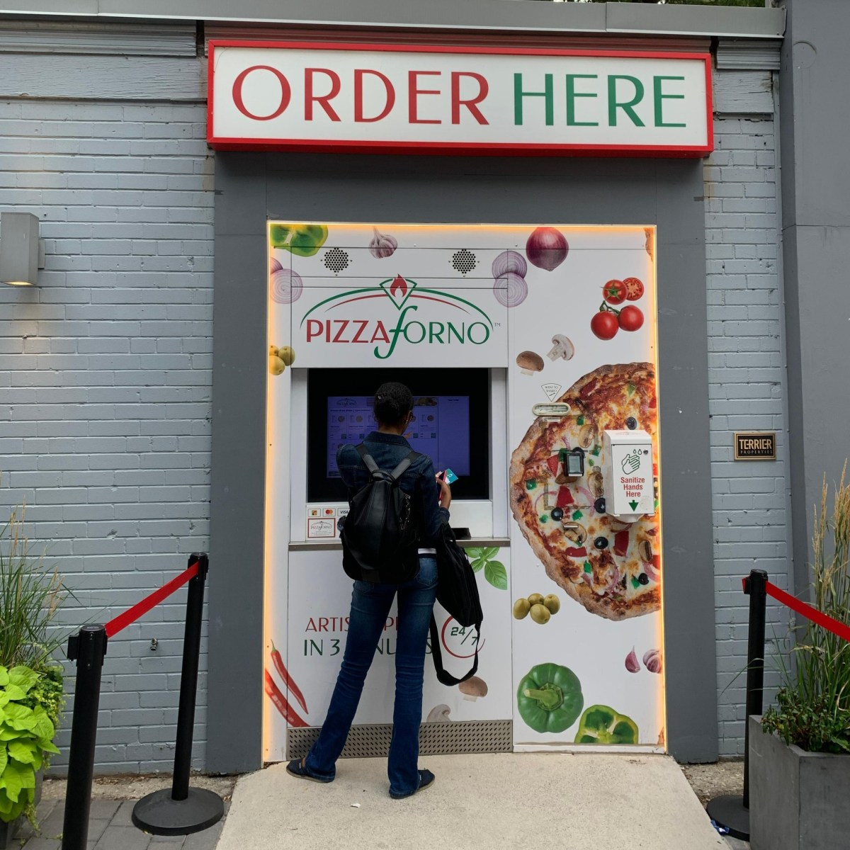 24-Hour Pizza ATM In Texas: PizzaForno