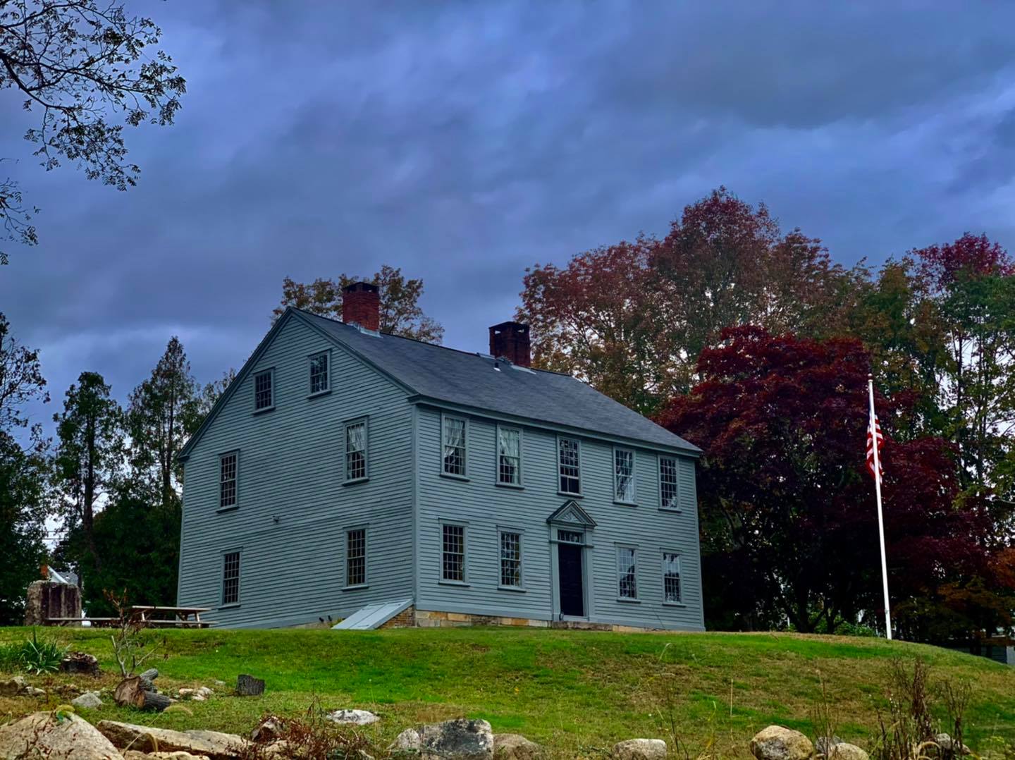 The Haunted Home In Rhode Island Both History Buffs And Ghost Hunters ...