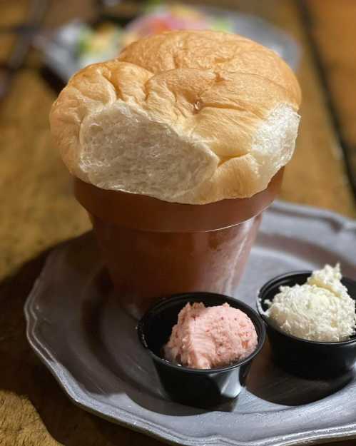 You Must Try The Flower Pot Bread At This Restaurant In Kentucky