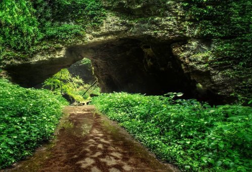 This State Park Is Home To The Most Dangerous Cave In Iowa