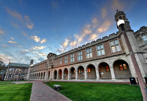 The Stunning Building That Looks Like Hogwarts In Missouri
