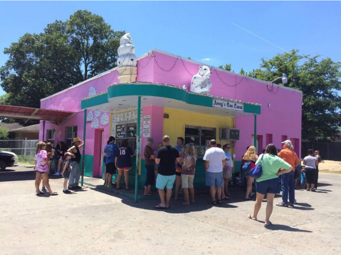 Get A Unique Treat At Jerry's Snow Cone In Memphis, Tennessee