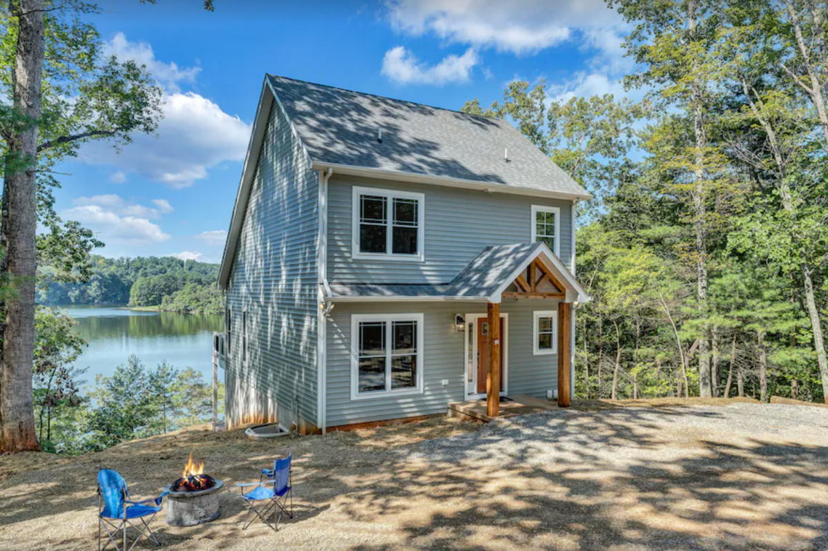 Enjoy A Relaxing Vacation: Smith Mountain Lake VRBO In Virginia