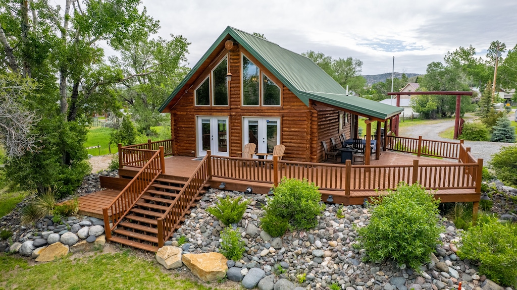 This Rustic Log Cabin VRBO In Wyoming Is A Dreamy Getaway
