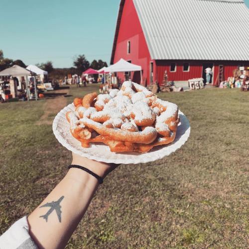 Enjoy Yummy Food and Live Music At this Flea Market In Arkansas