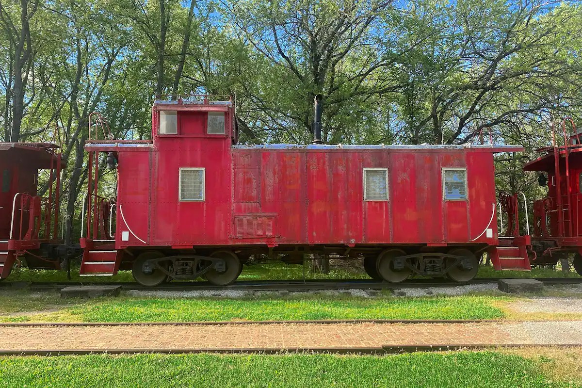 Stay In A Caboose Airbnb In Illinois Then Feast At Gil's Supper Club