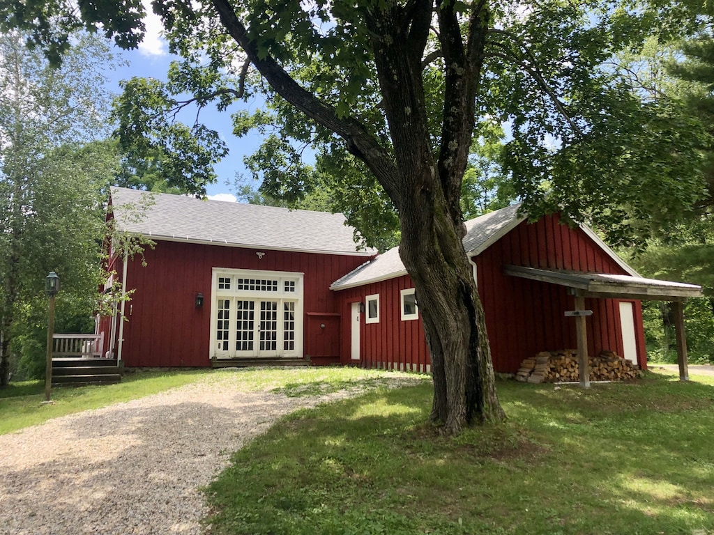 This Renovated Barn May Be The Coolest VRBO In Massachusetts