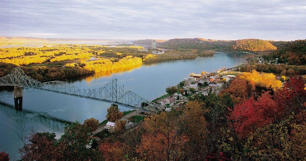 Great River Road In Iowa Is Among The Most Beautiful In America