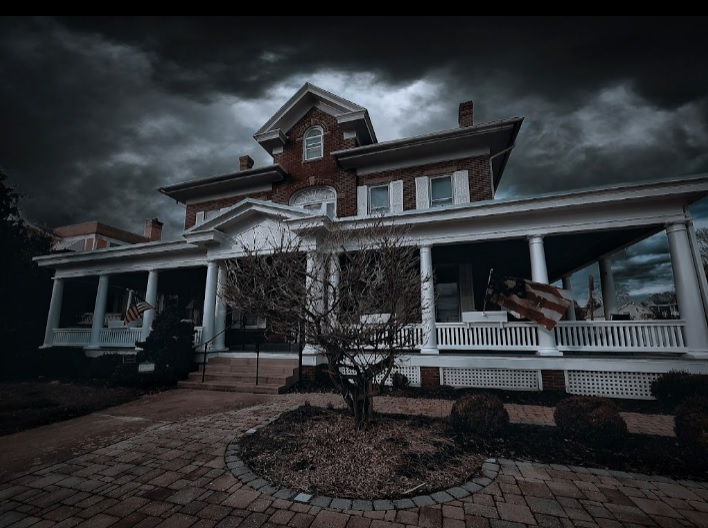 It’s Halloween All Year Round At This Haunted Bed & Breakfast Vrbo In ...