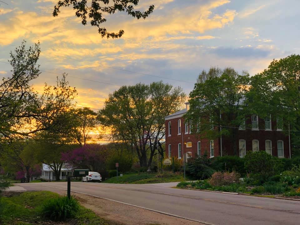 You Can Live Off The Grid In This Missouri Town