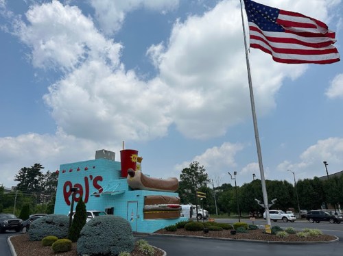 Pal’s: One Of The Oldest Restaurants In Tennessee