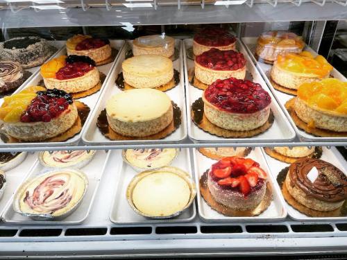 An Old-School Jewish Bakery In New Jersey Has Famous Challah