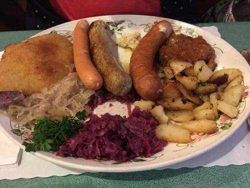 3 Spots To Get Authentic German Food In Illinois
