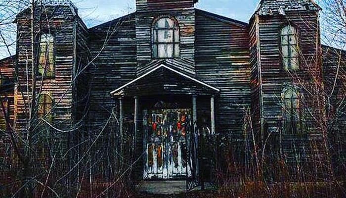 The Harris Haven Funeral Home In Iowa Is Now A Haunted House