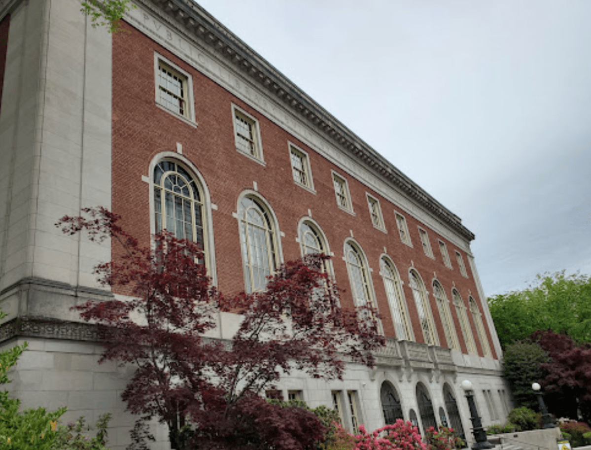 The Oregon Library That's A Book Lover's Dream