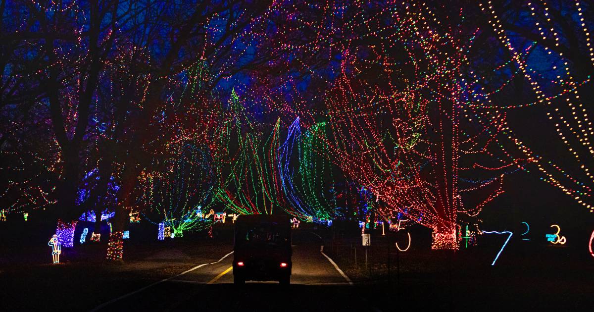 Drive Through The Magical Winter Wonderland Lights In Missouri