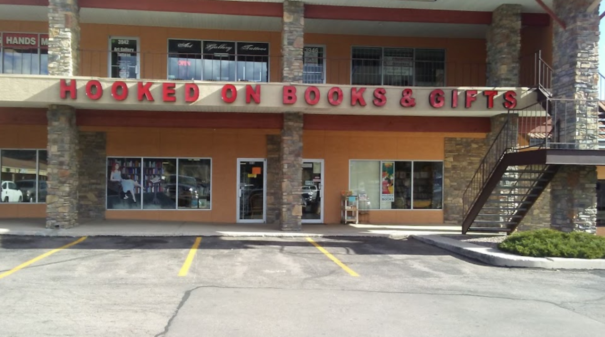 The Largest Discount Bookstore In Colorado Has 250,000+ Books