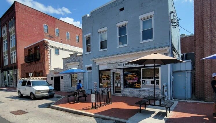 Try The Best Hot Dogs In Maryland At Curtis’ Coney Island Famous Weiners