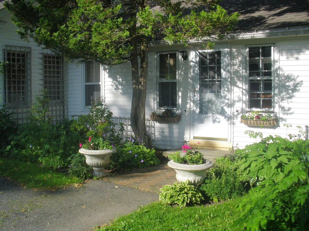 VRBO Cottage: A Perfect Small-Town Getaway In Massachusetts