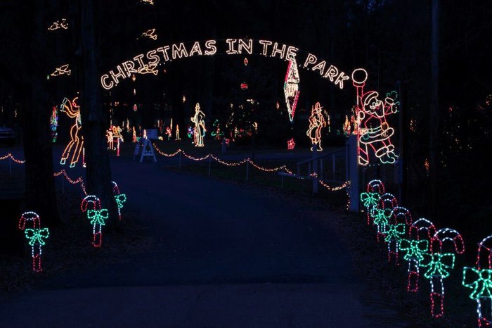 Visit The Largest Drive-Thru Christmas Lights Park In Mississippi