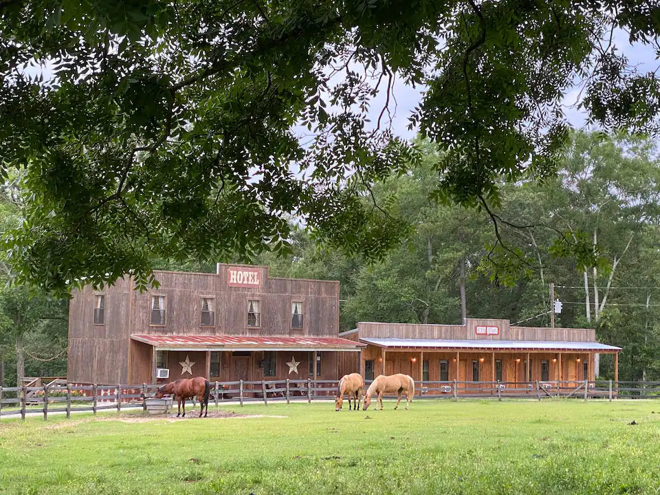 Embrace Your Inner Cowboy With A Vacation To This Outdoor Paradise in ...